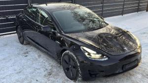Black Tesla Model 3 2021 in Jonava, with an engine capacity of 0.00 L and mileage of 64 thousand km for 12400 €, photo 9 on AUTOMOTO.COM.LV