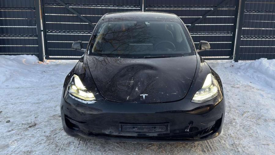Black Tesla Model 3 2021 in Jonava, with an engine capacity of 0.00 L and mileage of 64 thousand km for 12400 €, photo 10 on AUTOMOTO.COM.LV