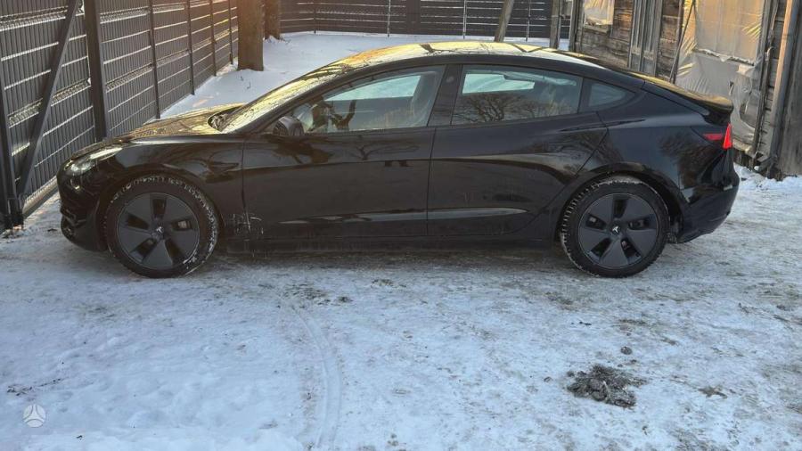Black Tesla Model 3 2021 in Jonava, with an engine capacity of 0.00 L and mileage of 64 thousand km for 12400 €, photo 12 on AUTOMOTO.COM.LV