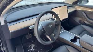 Black Tesla Model 3 2021 in Jonava, with an engine capacity of 0.00 L and mileage of 64 thousand km for 12400 €, photo 25 on AUTOMOTO.COM.LV