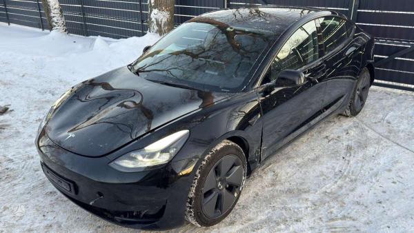 Black Tesla Model 3 2021 in Jonava, with an engine capacity of 0.00 L and mileage of 60 thousand km for 11900 €, photo 3 on AUTOMOTO.COM.LV