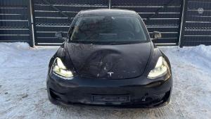 Black Tesla Model 3 2021 in Jonava, with an engine capacity of 0.00 L and mileage of 60 thousand km for 11999 €, photo 2 on AUTOMOTO.COM.LV