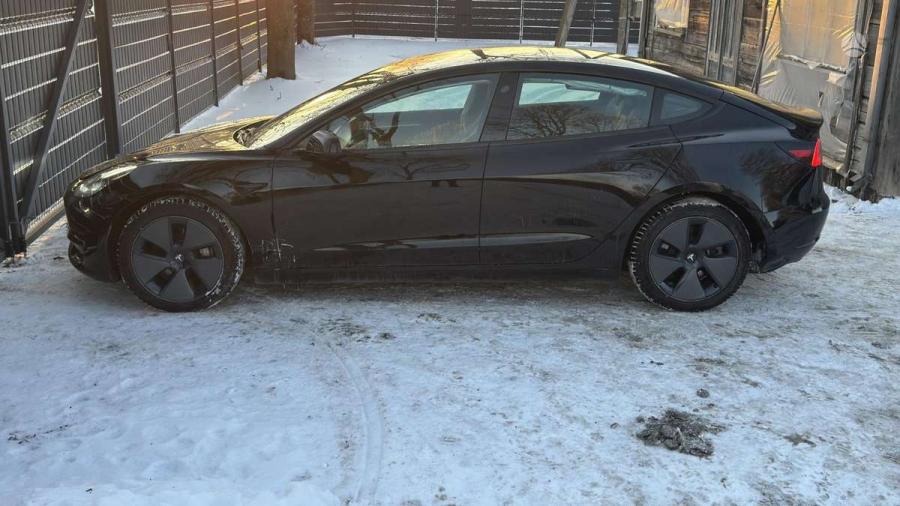 Black Tesla Model 3 2021 in Jonava, with an engine capacity of 0.00 L and mileage of 60 thousand km for 11999 €, photo 8 on AUTOMOTO.COM.LV