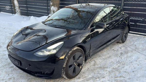 Black Tesla Model 3 2021 in Jonava, with an engine capacity of 0.00 L and mileage of 60 thousand km for 11350 €, photo 3 on AUTOMOTO.COM.LV