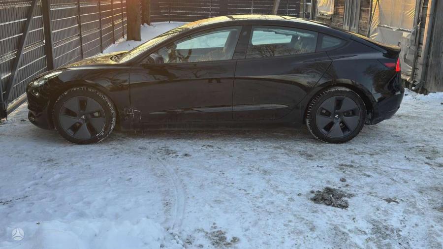 Melns Tesla Model 3 2021 Jonava, ar dzinēja tilpumu 0.00 L un nobraukumu 60 tūkst. km par 11750 €, foto 2 vietnē AUTOMOTO.COM.LV