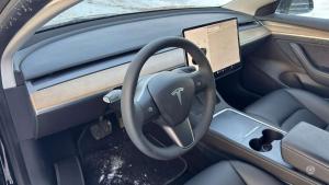 Melns Tesla Model 3 2021 Jonava, ar dzinēja tilpumu 0.00 L un nobraukumu 60 tūkst. km par 11750 €, foto 24 vietnē AUTOMOTO.COM.LV