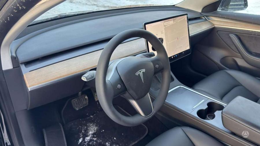 Melns Tesla Model 3 2021 Jonava, ar dzinēja tilpumu 0.00 L un nobraukumu 60 tūkst. km par 11750 €, foto 24 vietnē AUTOMOTO.COM.LV