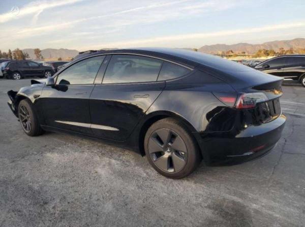 Black Tesla Model 3 2021 in Kaunas, with an engine capacity of 0.00 L and mileage of 43 thousand km for 13200 €, photo 2 on AUTOMOTO.COM.LV