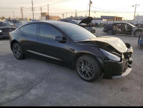 Black Tesla Model 3 2021 in Kaunas, with an engine capacity of 0.00 L and mileage of 43 thousand km for 13200 €, photo 4 on AUTOMOTO.COM.LV