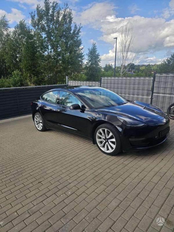 Black Tesla Model 3 2021 in Vilnius, with an engine capacity of 0.00 L and mileage of 247 thousand km for 15200 €, photo 1 on AUTOMOTO.COM.LV