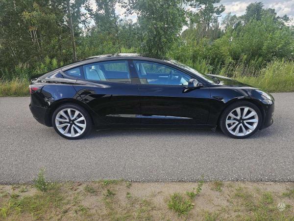 Black Tesla Model 3 2021 in Vilnius, with an engine capacity of 0.00 L and mileage of 247 thousand km for 15200 €, photo 3 on AUTOMOTO.COM.LV