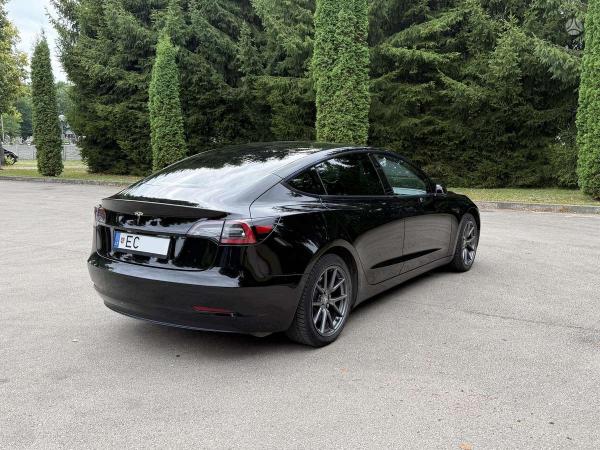 Black Tesla Model 3 2021 in Kaunas, with an engine capacity of 0.00 L and mileage of 69 thousand km for 21500 €, photo 7 on AUTOMOTO.COM.LV