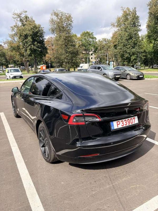 Черный Тесла Модель 3 2021 в Вильнюс, объемом двигателя 0.00 л и пробегом 178 тыс. км за 16200 €, фото 7 на AUTOMOTO.COM.LV