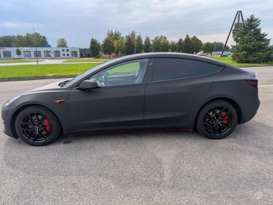 Melns Tesla Model 3 2021 Kauņa, ar dzinēja tilpumu 0.00 L un nobraukumu 65 tūkst. km par 24500 €, foto 3 vietnē AUTOMOTO.COM.LV