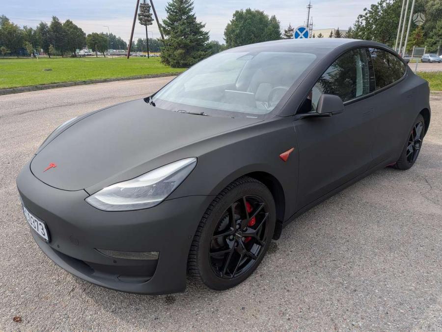 Melns Tesla Model 3 2021 Kauņa, ar dzinēja tilpumu 0.00 L un nobraukumu 65 tūkst. km par 24500 €, foto 1 vietnē AUTOMOTO.COM.LV