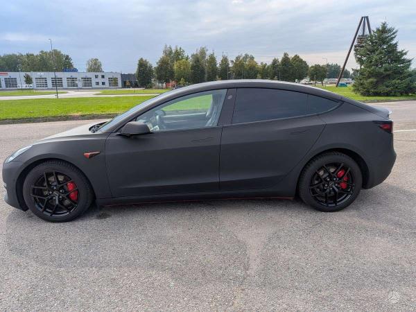 Melns Tesla Model 3 2021 Kauņa, ar dzinēja tilpumu 0.00 L un nobraukumu 65 tūkst. km par 24500 €, foto 3 vietnē AUTOMOTO.COM.LV