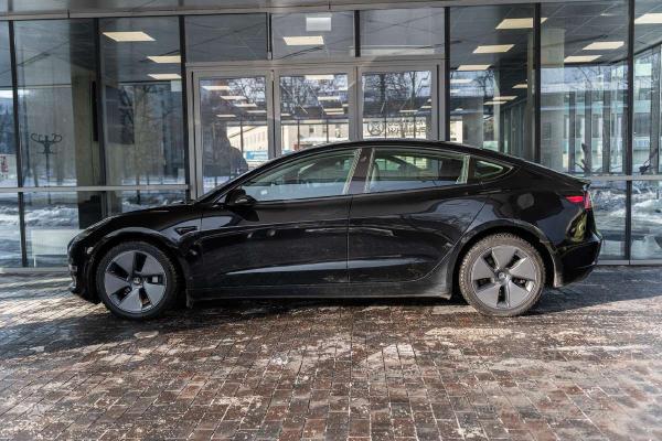Melns Tesla Model 3 2022 Viļņa, ar dzinēja tilpumu 0.00 L un nobraukumu 110 tūkst. km par 25900 €, foto 4 vietnē AUTOMOTO.COM.LV