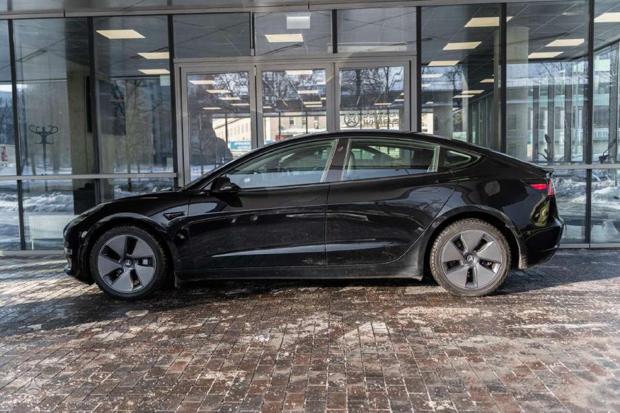 Melns Tesla Model 3 2022 Viļņa, ar dzinēja tilpumu 0.00 L un nobraukumu 110 tūkst. km par 25900 €, foto 4 vietnē AUTOMOTO.COM.LV