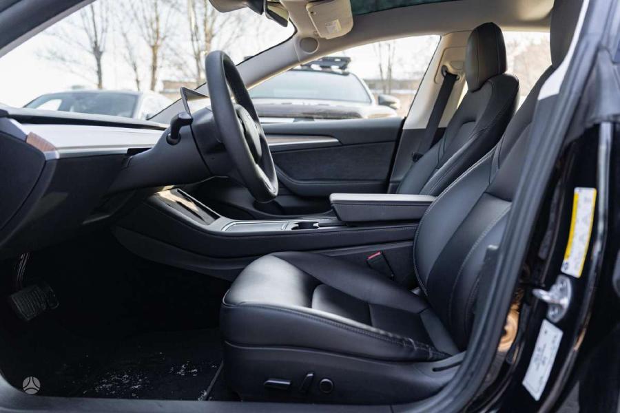 Melns Tesla Model 3 2022 Viļņa, ar dzinēja tilpumu 0.00 L un nobraukumu 110 tūkst. km par 25900 €, foto 9 vietnē AUTOMOTO.COM.LV