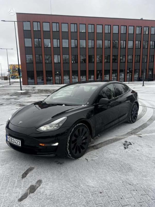 Black Tesla Model 3 2022 in Vilnius, with an engine capacity of 0.00 L and mileage of 49 thousand km for 24100 €, photo 1 on AUTOMOTO.COM.LV