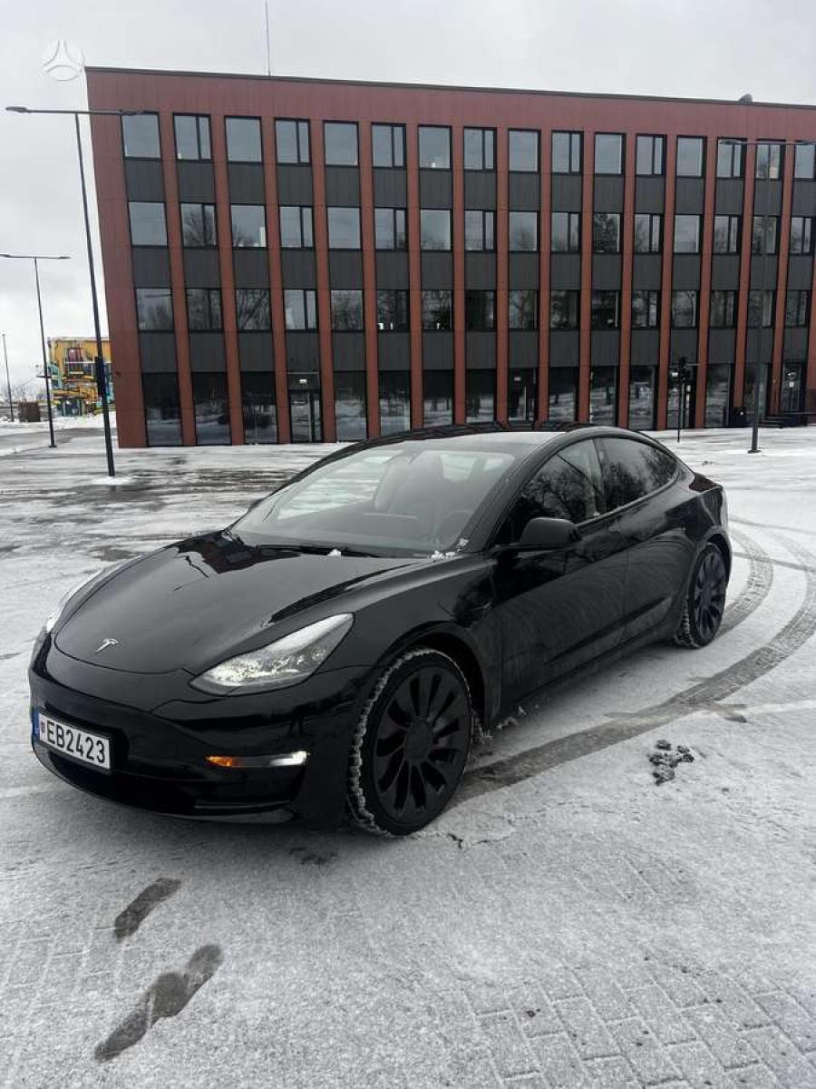 Black Tesla Model 3 2022 in Vilnius, with an engine capacity of 0.00 L and mileage of 49 thousand km for 24100 €, photo 1 on AUTOMOTO.COM.LV