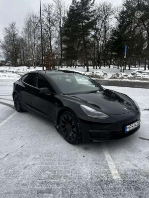 Black Tesla Model 3 2022 in Vilnius, with an engine capacity of 0.00 L and mileage of 49 thousand km for 24100 €, photo 2 on AUTOMOTO.COM.LV