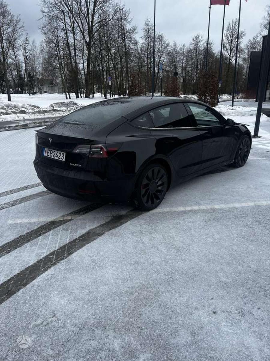 Black Tesla Model 3 2022 in Vilnius, with an engine capacity of 0.00 L and mileage of 49 thousand km for 24100 €, photo 3 on AUTOMOTO.COM.LV