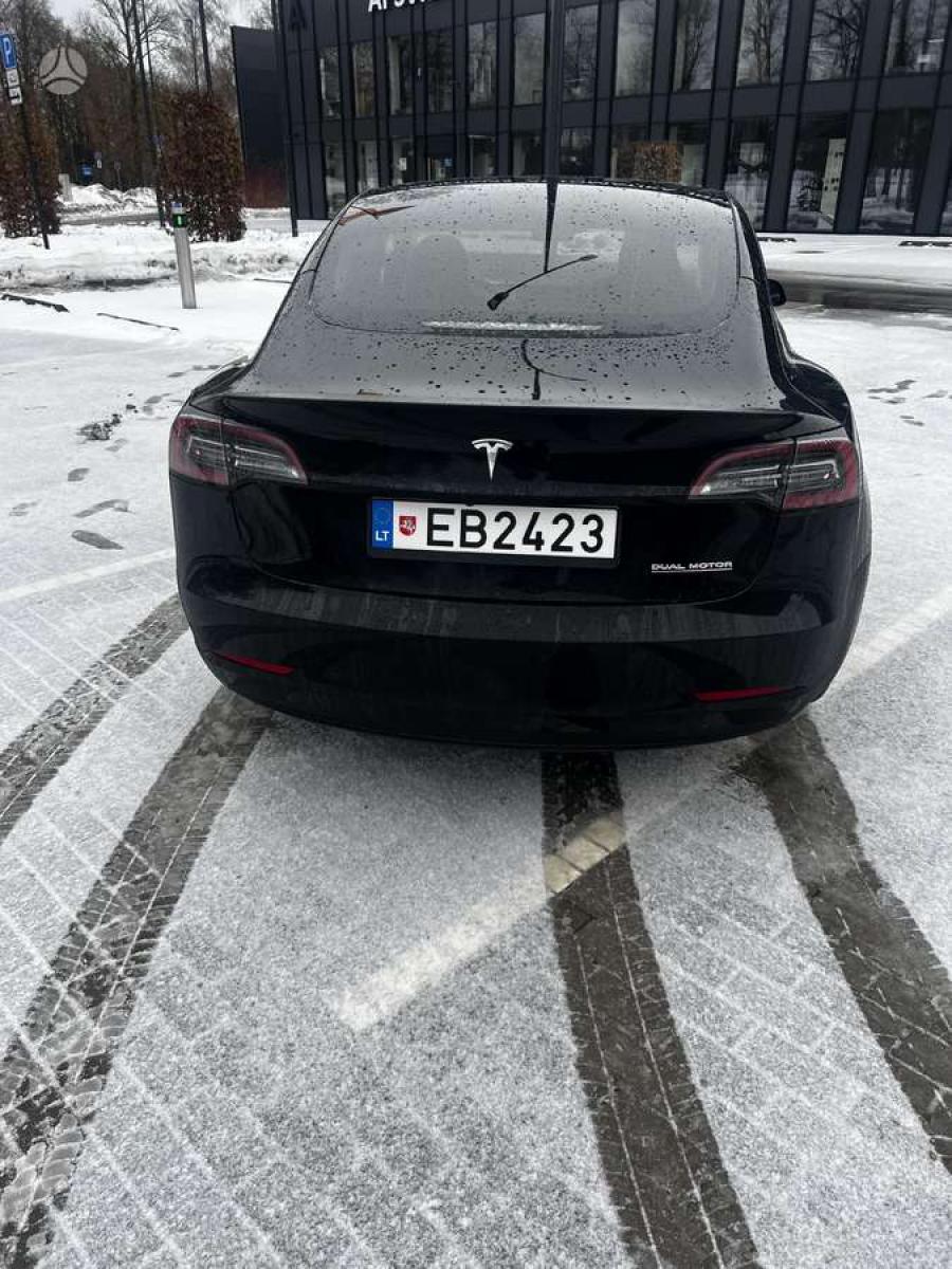 Black Tesla Model 3 2022 in Vilnius, with an engine capacity of 0.00 L and mileage of 49 thousand km for 24100 €, photo 4 on AUTOMOTO.COM.LV