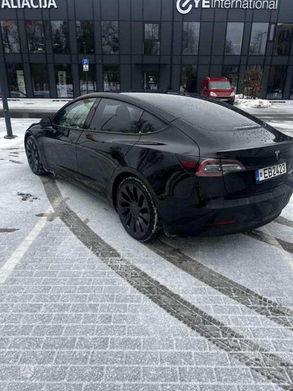 Black Tesla Model 3 2022 in Vilnius, with an engine capacity of 0.00 L and mileage of 49 thousand km for 24100 €, photo 5 on AUTOMOTO.COM.LV
