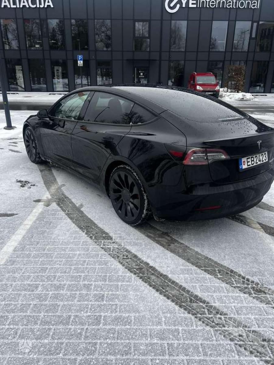 Black Tesla Model 3 2022 in Vilnius, with an engine capacity of 0.00 L and mileage of 49 thousand km for 24100 €, photo 5 on AUTOMOTO.COM.LV