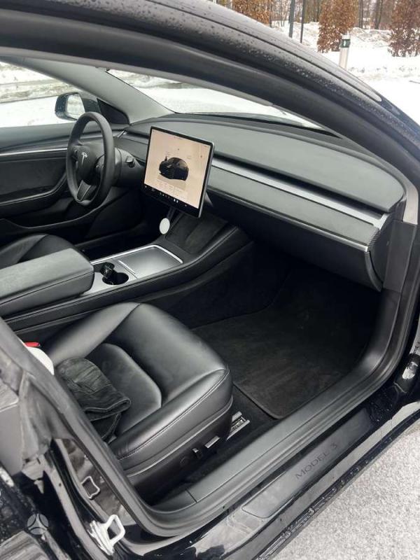 Black Tesla Model 3 2022 in Vilnius, with an engine capacity of 0.00 L and mileage of 49 thousand km for 24100 €, photo 9 on AUTOMOTO.COM.LV