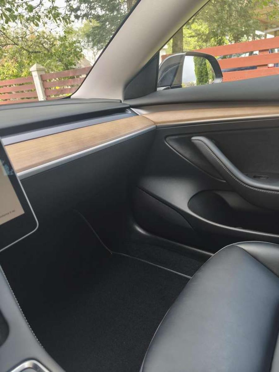 Melns Tesla Model 3 2022 Mažeikiai, ar dzinēja tilpumu 0.00 L un nobraukumu 127 tūkst. km par 24300 €, foto 10 vietnē AUTOMOTO.COM.LV
