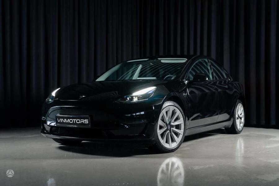 Melns Tesla Model 3 2023 Viļņa, ar dzinēja tilpumu 0.00 L un nobraukumu 38 tūkst. km par 29999 €, foto 1 vietnē AUTOMOTO.COM.LV