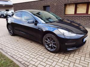 Melns Tesla Model 3 2023 Kauņa, ar dzinēja tilpumu 0.00 L un nobraukumu 109 tūkst. km par 12900 €, foto 2 vietnē AUTOMOTO.COM.LV