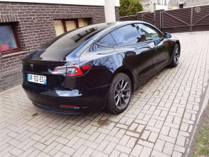 Melns Tesla Model 3 2023 Kauņa, ar dzinēja tilpumu 0.00 L un nobraukumu 109 tūkst. km par 12900 €, foto 3 vietnē AUTOMOTO.COM.LV