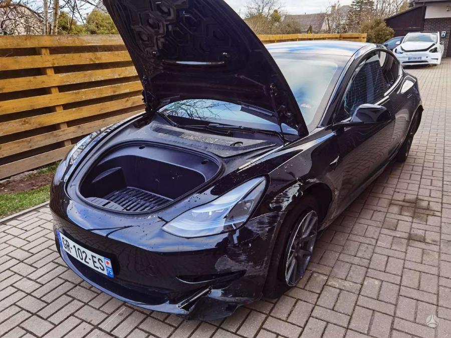 Melns Tesla Model 3 2023 Kauņa, ar dzinēja tilpumu 0.00 L un nobraukumu 109 tūkst. km par 12900 €, foto 19 vietnē AUTOMOTO.COM.LV