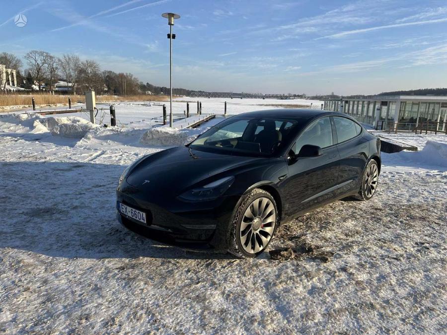 Black Tesla Model 3 2023 in Jurmala, with an engine capacity of 0.00 L and mileage of 58 thousand km for 32000 €, photo 1 on AUTOMOTO.COM.LV