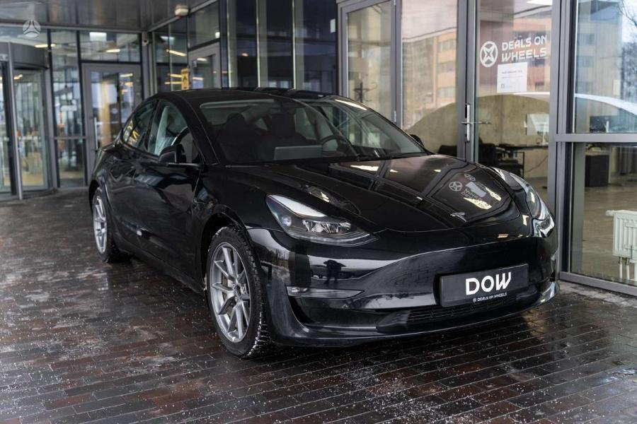 Melns Tesla Model 3 2023 Viļņa, ar dzinēja tilpumu 0.00 L un nobraukumu 134 tūkst. km par 26500 €, foto 1 vietnē AUTOMOTO.COM.LV