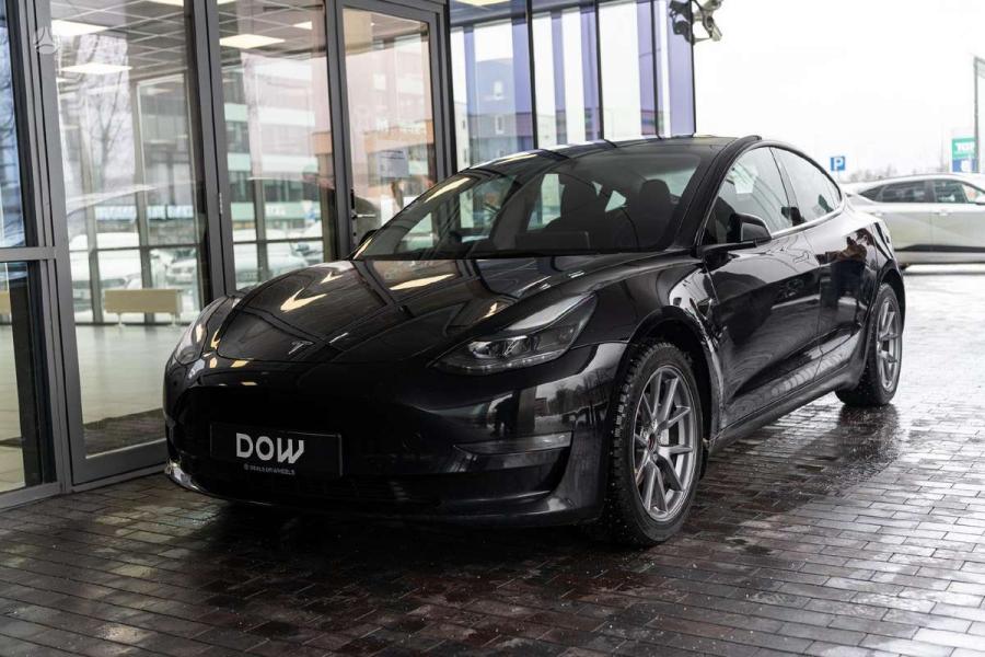Melns Tesla Model 3 2023 Viļņa, ar dzinēja tilpumu 0.00 L un nobraukumu 134 tūkst. km par 26500 €, foto 2 vietnē AUTOMOTO.COM.LV