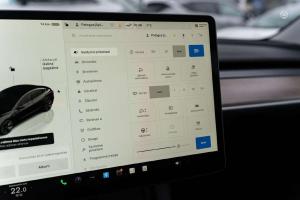 Melns Tesla Model 3 2023 Viļņa, ar dzinēja tilpumu 0.00 L un nobraukumu 134 tūkst. km par 26500 €, foto 19 vietnē AUTOMOTO.COM.LV