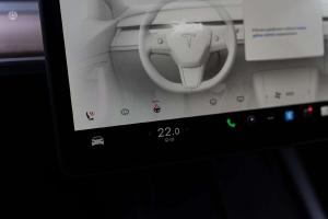 Melns Tesla Model 3 2023 Viļņa, ar dzinēja tilpumu 0.00 L un nobraukumu 134 tūkst. km par 26500 €, foto 24 vietnē AUTOMOTO.COM.LV