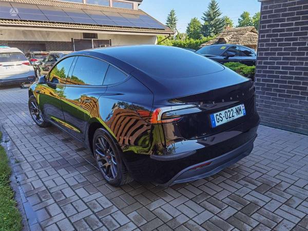 Melns Tesla Model 3 2023 Kauņa, ar dzinēja tilpumu 0.00 L un nobraukumu 61 tūkst. km par 17500 €, foto 1 vietnē AUTOMOTO.COM.LV