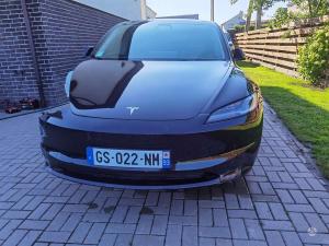 Black Tesla Model 3 2023 in Kaunas, with an engine capacity of 0.00 L and mileage of 61 thousand km for 17500 €, photo 3 on AUTOMOTO.COM.LV