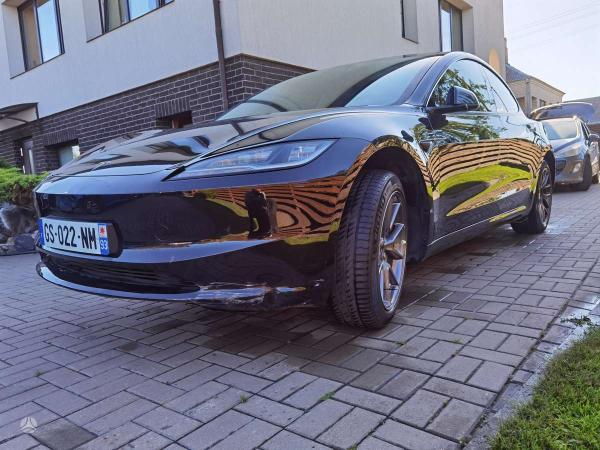 Melns Tesla Model 3 2023 Kauņa, ar dzinēja tilpumu 0.00 L un nobraukumu 61 tūkst. km par 17500 €, foto 3 vietnē AUTOMOTO.COM.LV