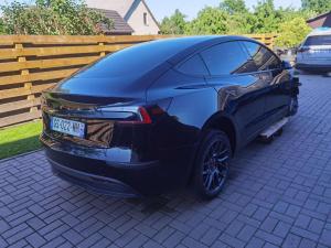 Black Tesla Model 3 2023 in Kaunas, with an engine capacity of 0.00 L and mileage of 61 thousand km for 17500 €, photo 5 on AUTOMOTO.COM.LV
