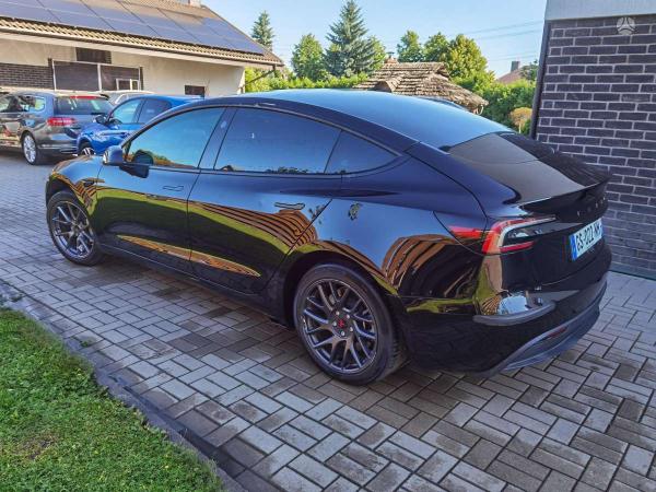 Melns Tesla Model 3 2023 Kauņa, ar dzinēja tilpumu 0.00 L un nobraukumu 61 tūkst. km par 17500 €, foto 5 vietnē AUTOMOTO.COM.LV