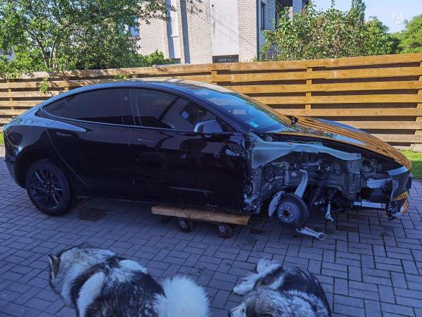 Melns Tesla Model 3 2023 Kauņa, ar dzinēja tilpumu 0.00 L un nobraukumu 61 tūkst. km par 17500 €, foto 9 vietnē AUTOMOTO.COM.LV