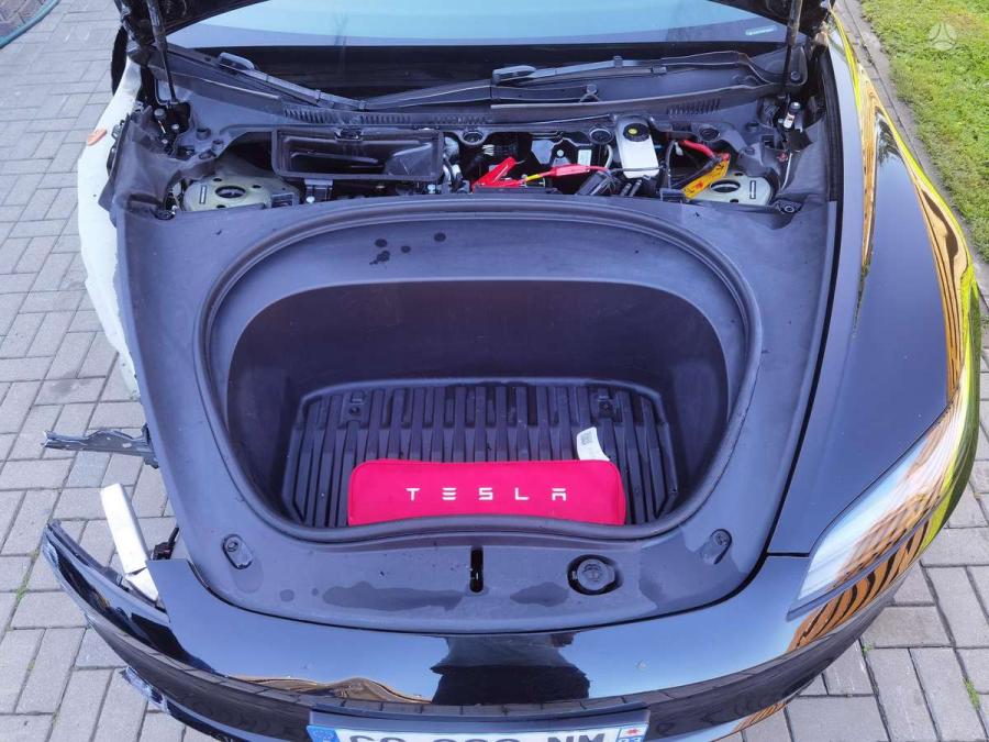 Black Tesla Model 3 2023 in Kaunas, with an engine capacity of 0.00 L and mileage of 61 thousand km for 17500 €, photo 16 on AUTOMOTO.COM.LV
