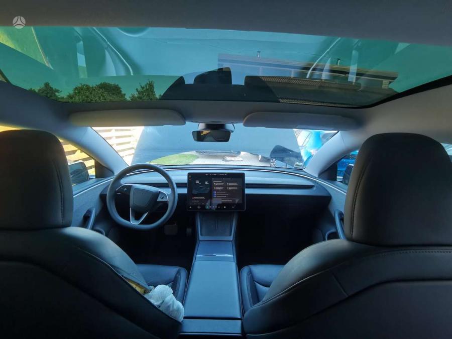 Black Tesla Model 3 2023 in Kaunas, with an engine capacity of 0.00 L and mileage of 61 thousand km for 17500 €, photo 20 on AUTOMOTO.COM.LV