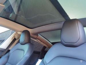 Black Tesla Model 3 2023 in Kaunas, with an engine capacity of 0.00 L and mileage of 61 thousand km for 17500 €, photo 23 on AUTOMOTO.COM.LV